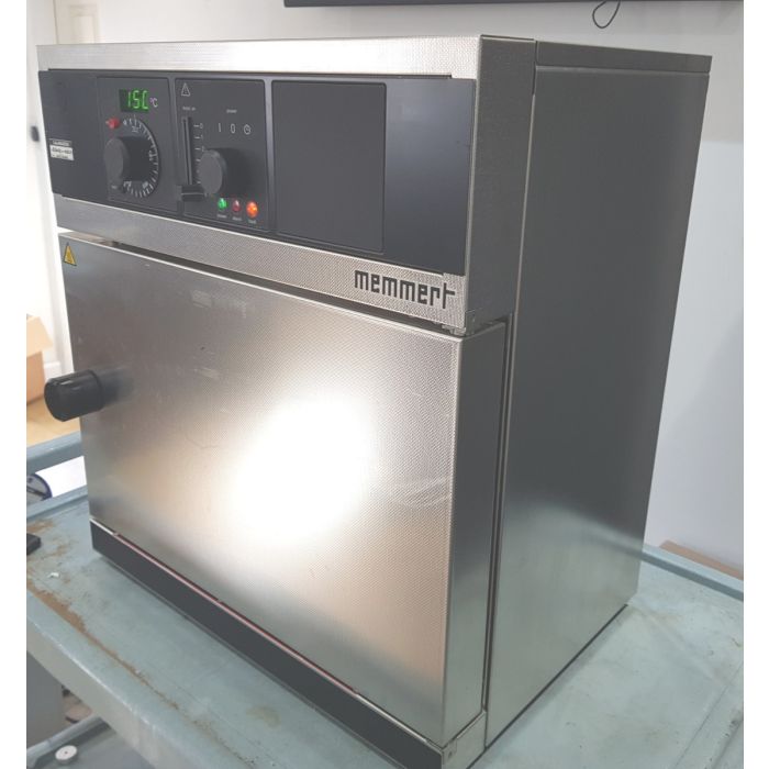 Memmert UM100 Lab Oven